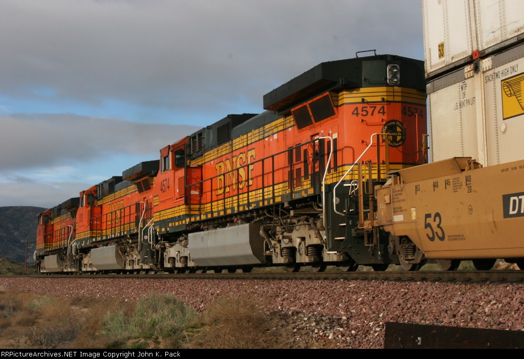 BNSF 4574
